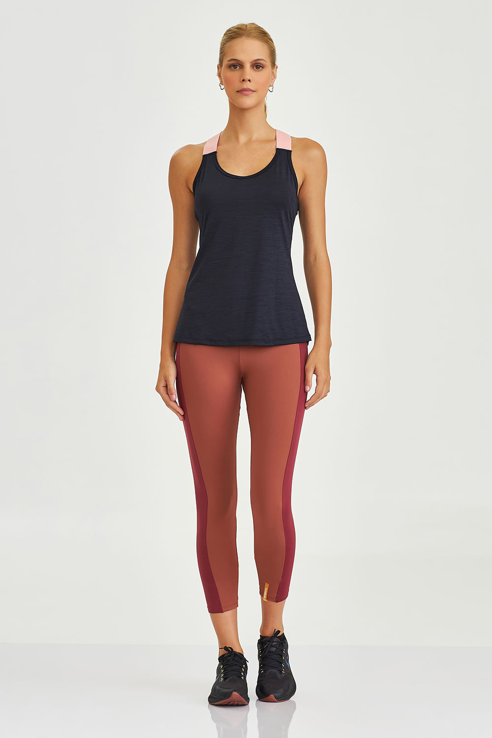 Regata Elástico Cruzado nas Costas Preto